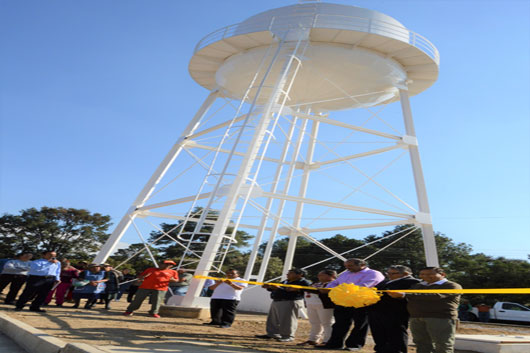 Inaugura Comisión Estatal del Agua pozo elevado en Contla