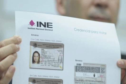 INE revela modelo de credencial para votar desde el exterior