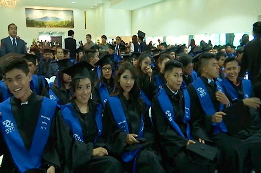 Celebran alumnos del CETIS 132 su graduación